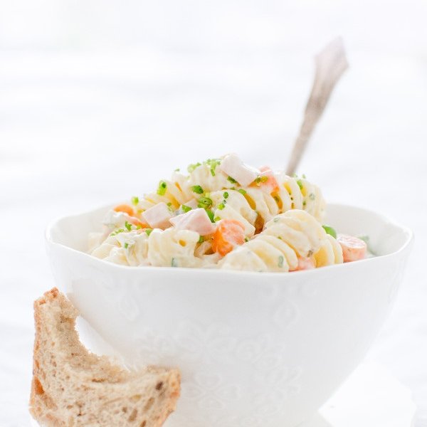 Chinakohlsalat mit Mie Nudeln, Mandeln und Sesam (Salat) - herzelieb Chinakohlsalat mit Mie Nudeln, Mandeln und Sesam (Salat) - herzelieb