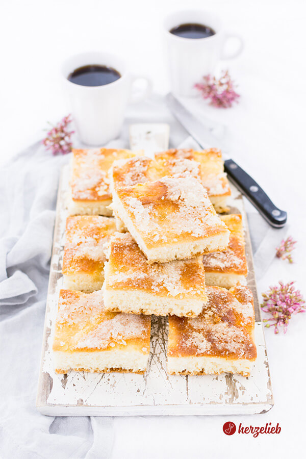 Zuckerkuchen Rezept - bester Blechkuchen-Klassiker von Oma!