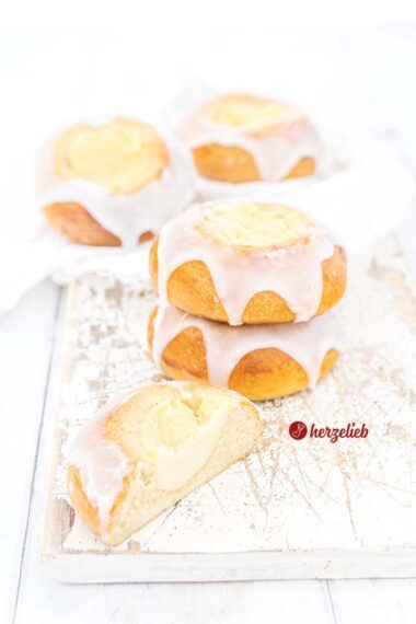 Puddingteilchen Rezept- Hefeteig und selbstgekochter Pudding